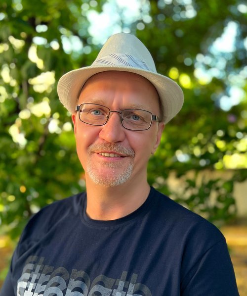 André Hoek - Autorenprofil - Münchner Verlagsgruppe