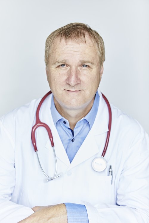 Dr. med. Berndt Rieger - Autorenprofil - Münchner Verlagsgruppe